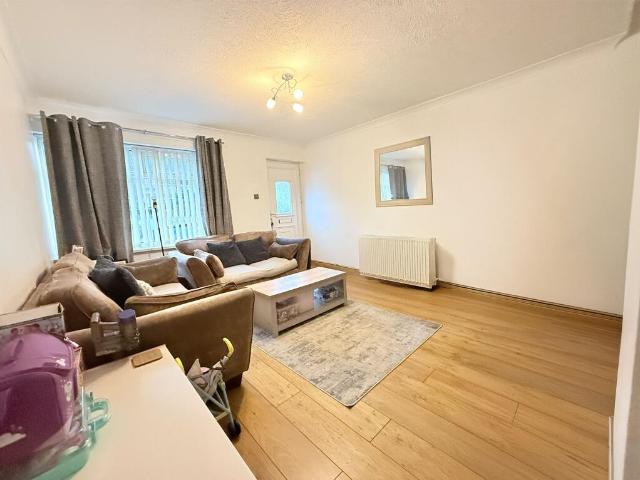 2 bedroom terraced house for sale in Lincroft Avenue, Huddersfield, HD5