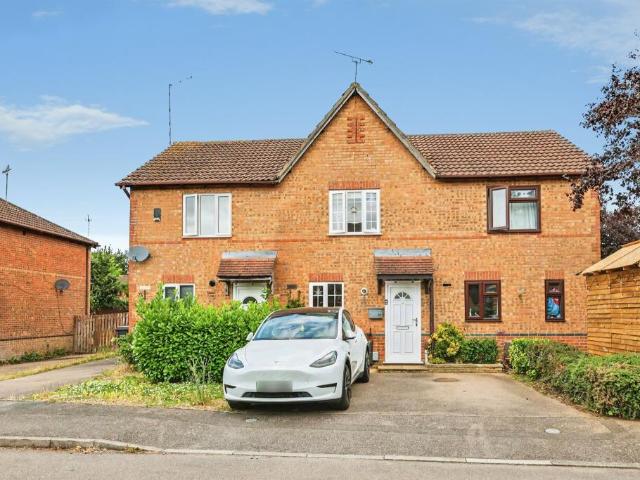 2 bedroom terraced house for sale in Lindisfarne Way, Northampton, NN4