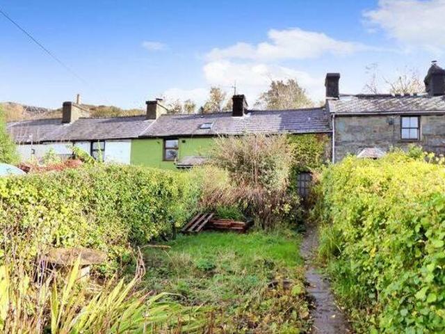 2 bedroom terraced house for sale in Llanllechid LL57