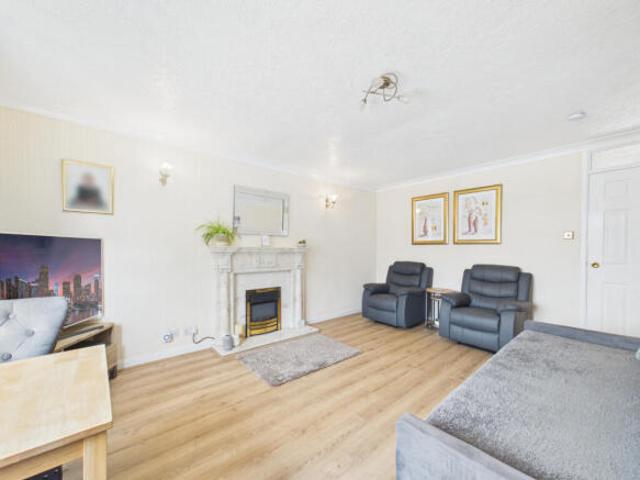 2 bedroom terraced house for sale in Lunedale Close, Hull, HU8