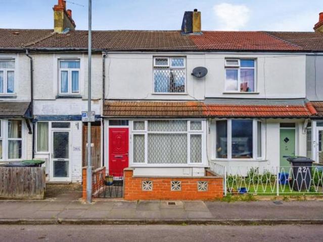 2 bedroom terraced house for sale in Mostyn Road, Luton, Bedfordshire, LU3