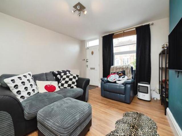 2 bedroom terraced house for sale in Main Street, Hull, HU10