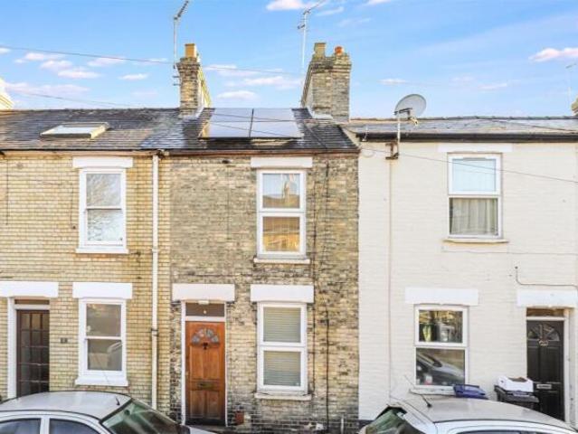 2 bedroom terraced house for sale in Malta Road, Cambridge, CB1