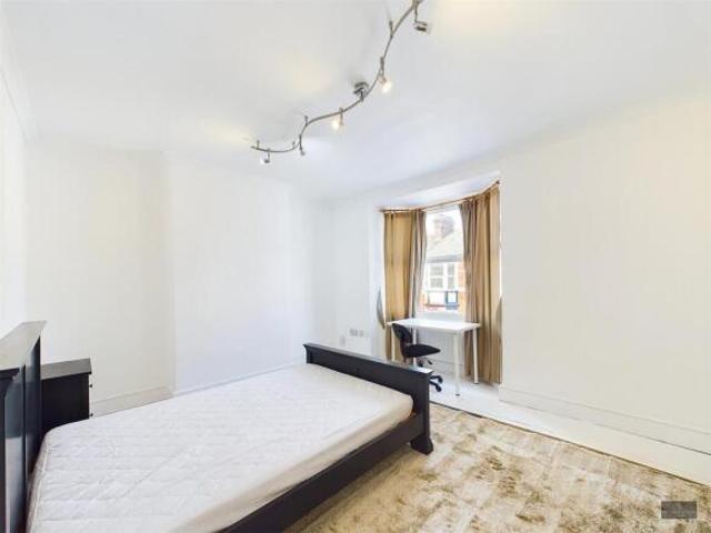 2 bedroom terraced house for sale in Mansfield Road, Exeter, EX4