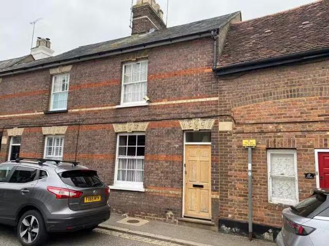 2 bedroom terraced house for sale in Markyate, AL3