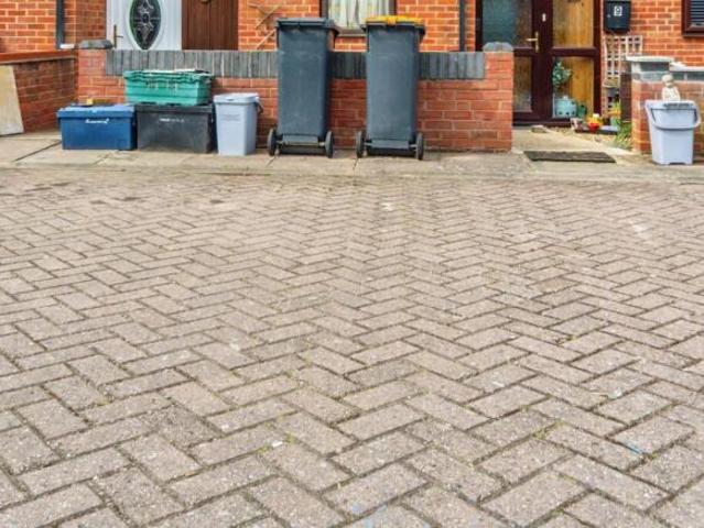 2 bedroom terraced house for sale in Marina Court, Bedford, MK42