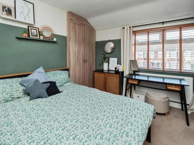 2 bedroom terraced house for sale in Meadowbank Road, Hull, HU3
