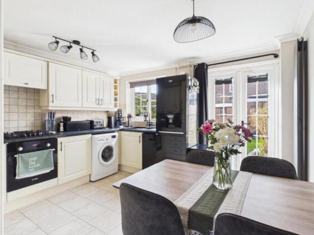 2 bedroom terraced house for sale in Mulberry Way, Chineham, Basingstoke, RG24