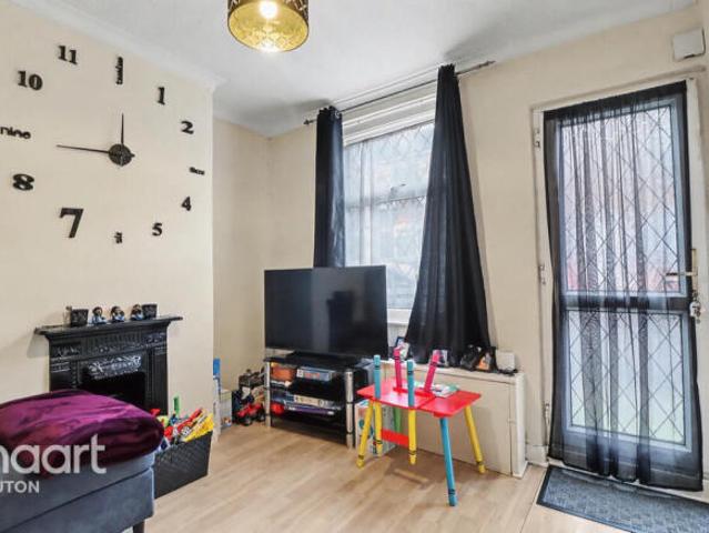 2 bedroom terraced house for sale in North Street, Luton, LU2