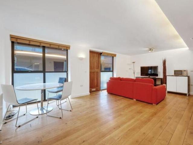 2 bedroom terraced house for sale in Newbury Mews, London, NW5