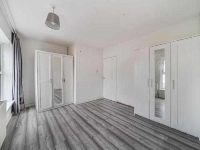 2 bedroom terraced house for sale in Neal Street, Watford, WD18