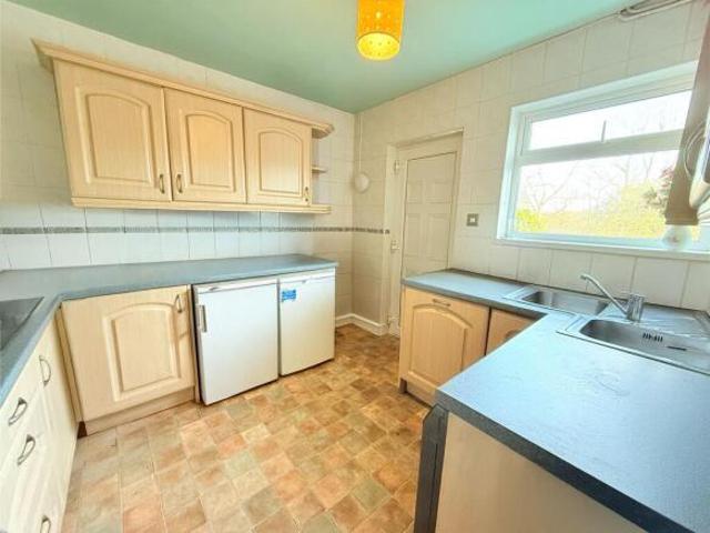 2 bedroom terraced house for sale in Saxton Place, Huddersfield, HD5