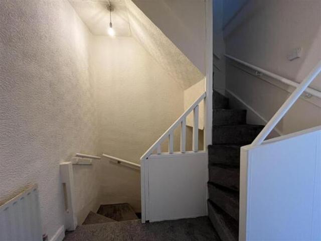 2 bedroom terraced house for sale in Sandbeds, Queensbury, Bradford, BD13