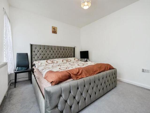 2 bedroom terraced house for sale in Sandhurst Place, Bedford, MK42