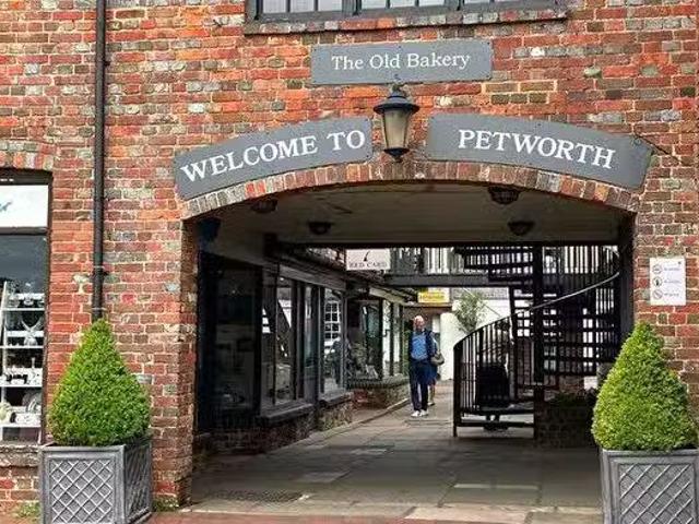 2 Bedroom Terraced House For Sale In Seymour Mews, Petworth, G.