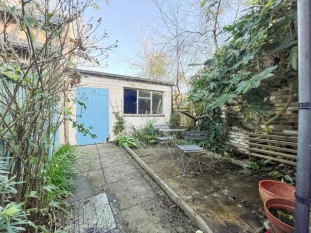 2 bedroom terraced house for sale in Searle Street, Cambridge, CB4