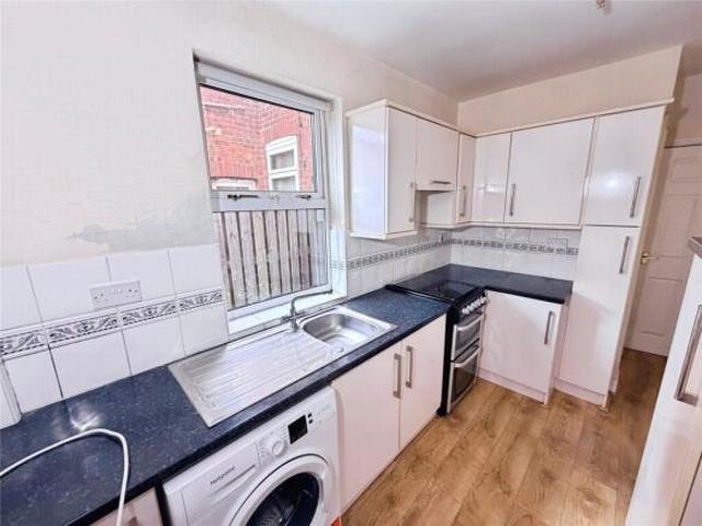 2 bedroom terraced house for sale in Shadyside, Doncaster, South Yorkshire, DN4