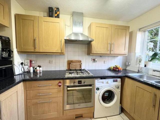 2 bedroom terraced house for sale in Shelton Close, Guildford, GU2