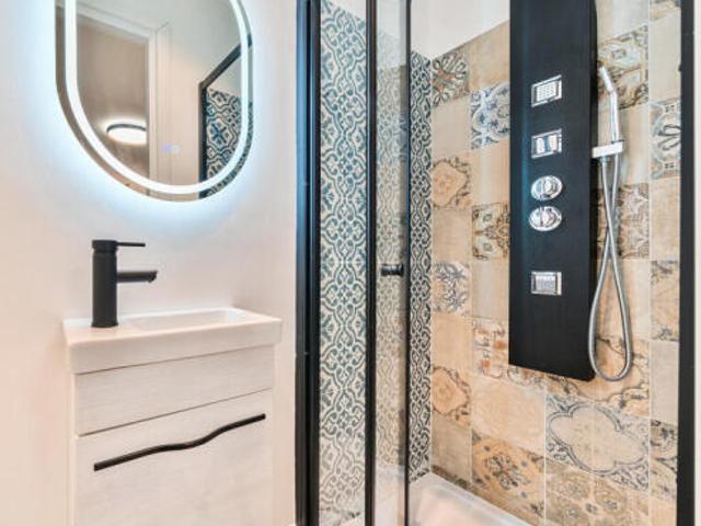 2 bedroom terraced house for sale in Sheridan Road, Richmond, TW10
