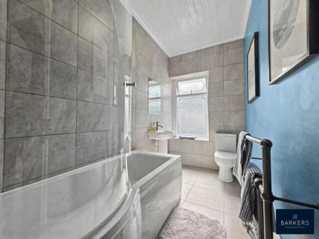 2 bedroom terraced house for sale in Shetcliffe Lane, Bradford, BD4