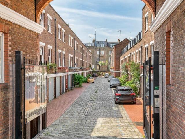 2 bedroom terraced house for sale in Shrewsbury Mews, Notting Hill, London, W2