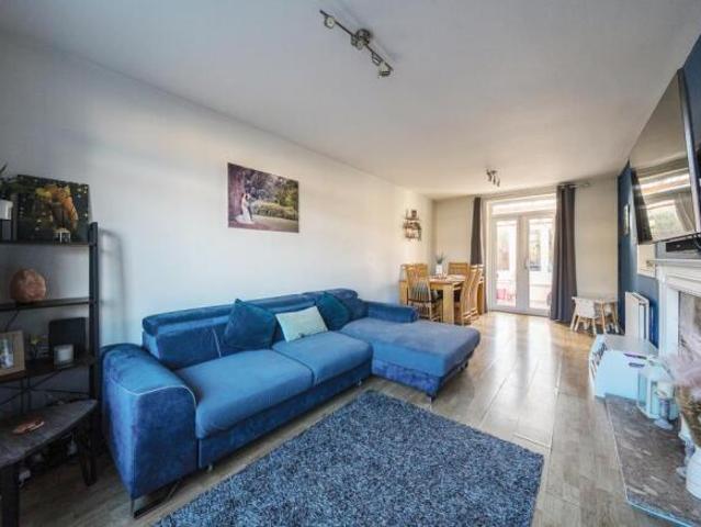 2 bedroom terraced house for sale in Slough, Berkshire, SL2