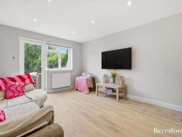 2 bedroom terraced house for sale in Spalt Close, Hutton, CM13