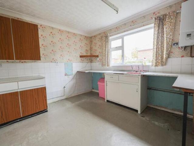 2 bedroom terraced house for sale in St. Peters Avenue, Lincoln, Lincolnshire, LN6