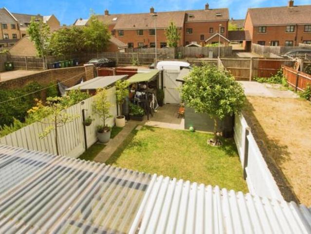 2 bedroom terraced house for sale in Stanley Avenue, Cambridge, Cambridgeshire, CB4