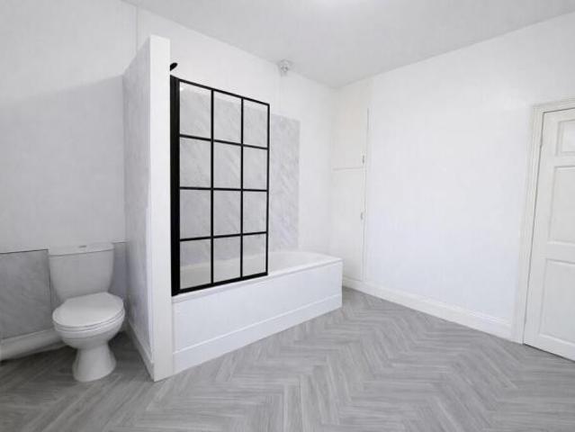 2 bedroom terraced house for sale in Station Road, Clayton, Bradford, BD14