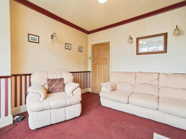 2 bedroom terraced house for sale in Sunnybank Crescent, Yeadon, Leeds, LS19