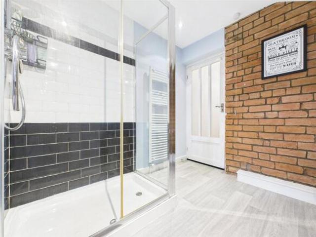2 bedroom terraced house for sale in Swan Road, Gloucester, Gloucestershire, GL1