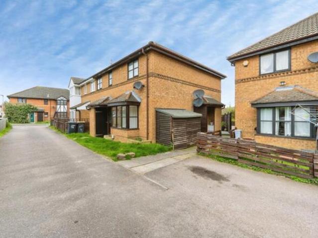 2 bedroom terraced house for sale in Poppyfields, Bedford, Bedfordshire, MK41