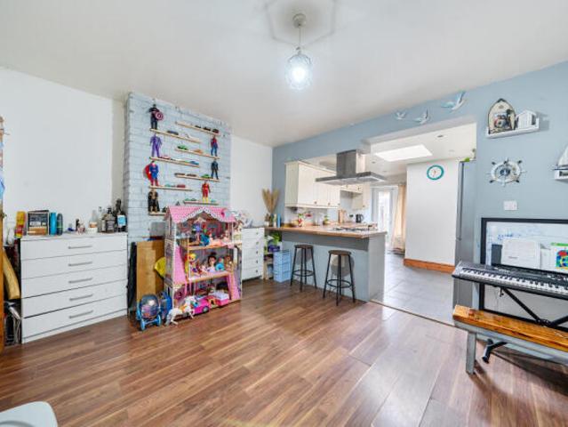 2 bedroom terraced house for sale in Portsmouth Street, Swindon, SN1 2LF, SN1