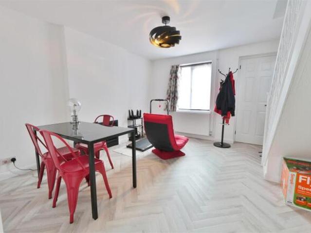 2 bedroom terraced house for sale in Pearl Gardens, Slough, SL1
