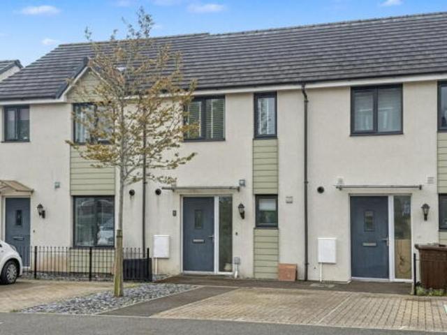 2 bedroom terraced house for sale in Pennycross Close, Plymouth, PL2