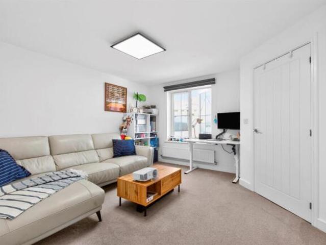 2 bedroom terraced house for sale in Peregrine Way, St. Albans, AL4