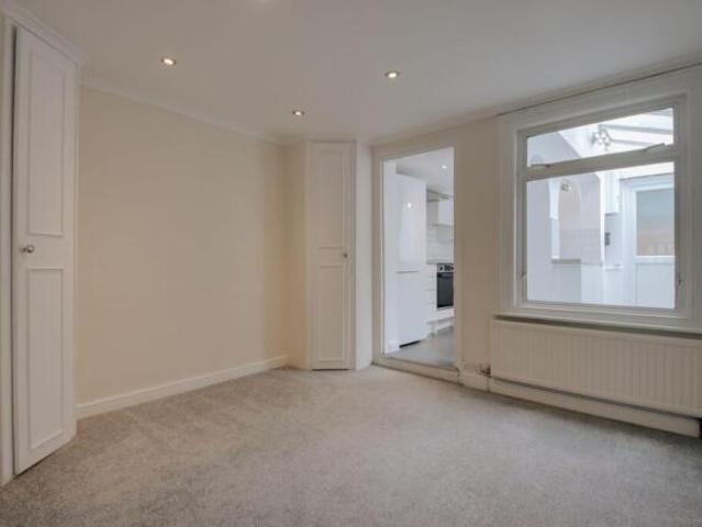 2 bedroom terraced house for sale in Pinner Road, Watford, WD19