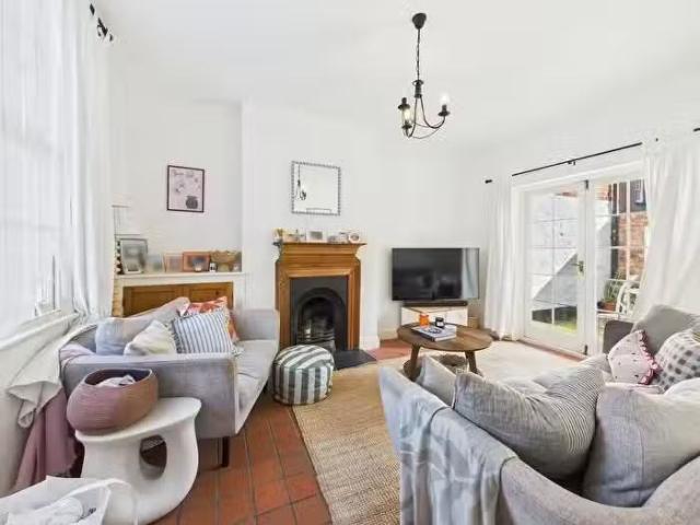2 Bedroom Terraced House For Sale In Pyecroft Street, Handbrid.