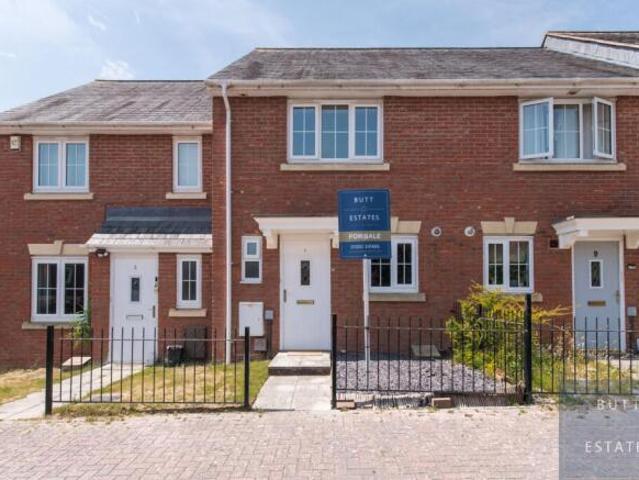 2 bedroom terraced house for sale in Royal Crescent, Exeter, EX2