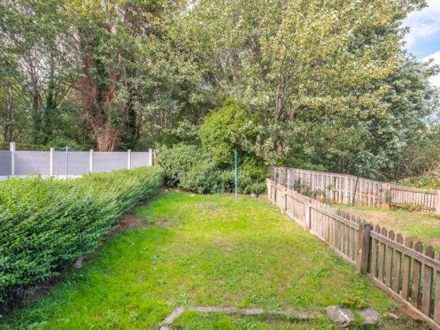 2 bedroom terraced house for sale in Royds Avenue, Paddock, Huddersfield, HD3