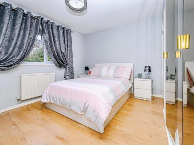 2 bedroom terraced house for sale in Rookery Drive, Luton, LU2