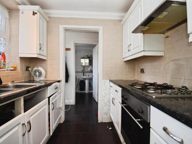 2 bedroom terraced house for sale in Roseberry Avenue, Newland, Hull, HU5