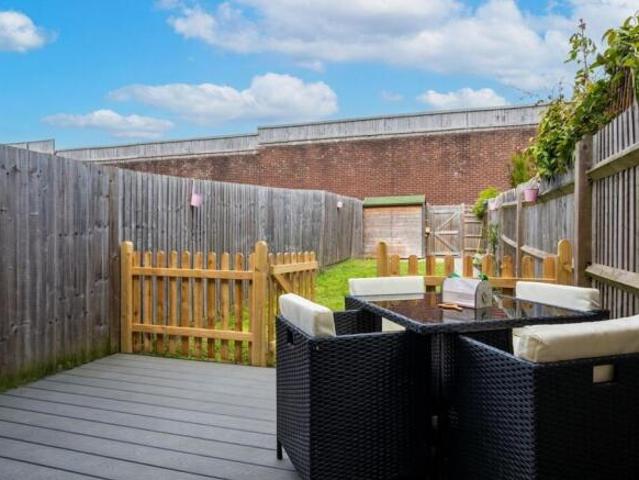 2 bedroom terraced house for sale in Rosefinch Way, Eastbourne, BN23