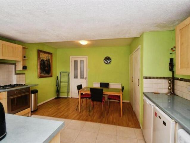 2 bedroom terraced house for sale in Roslyn Road, Hull, HU3