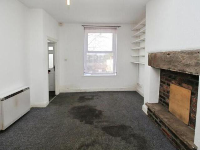 2 bedroom terraced house for sale in Ravensknowle Road, Moldgreen, Huddersfield, West Yorkshire, HD5