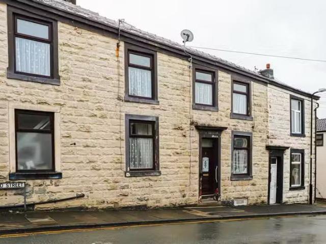 2 bedroom terraced house for sale in Read Street, Clayton Le M.
