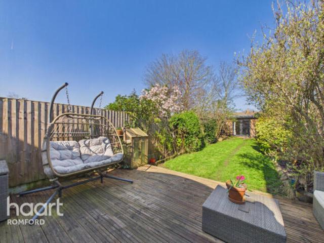 2 bedroom terraced house for sale in Recreation Avenue, Romford, RM7