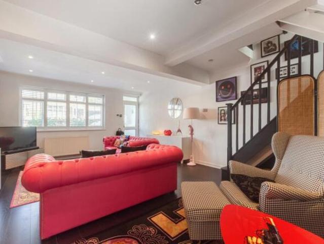 2 bedroom terraced house for sale in Red Lion Lane, London, SE18