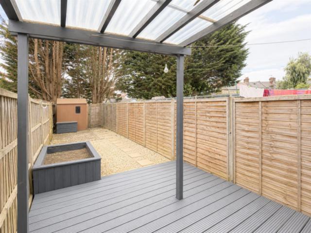 2 bedroom terraced house for sale in Regent Street, Watford, WD24